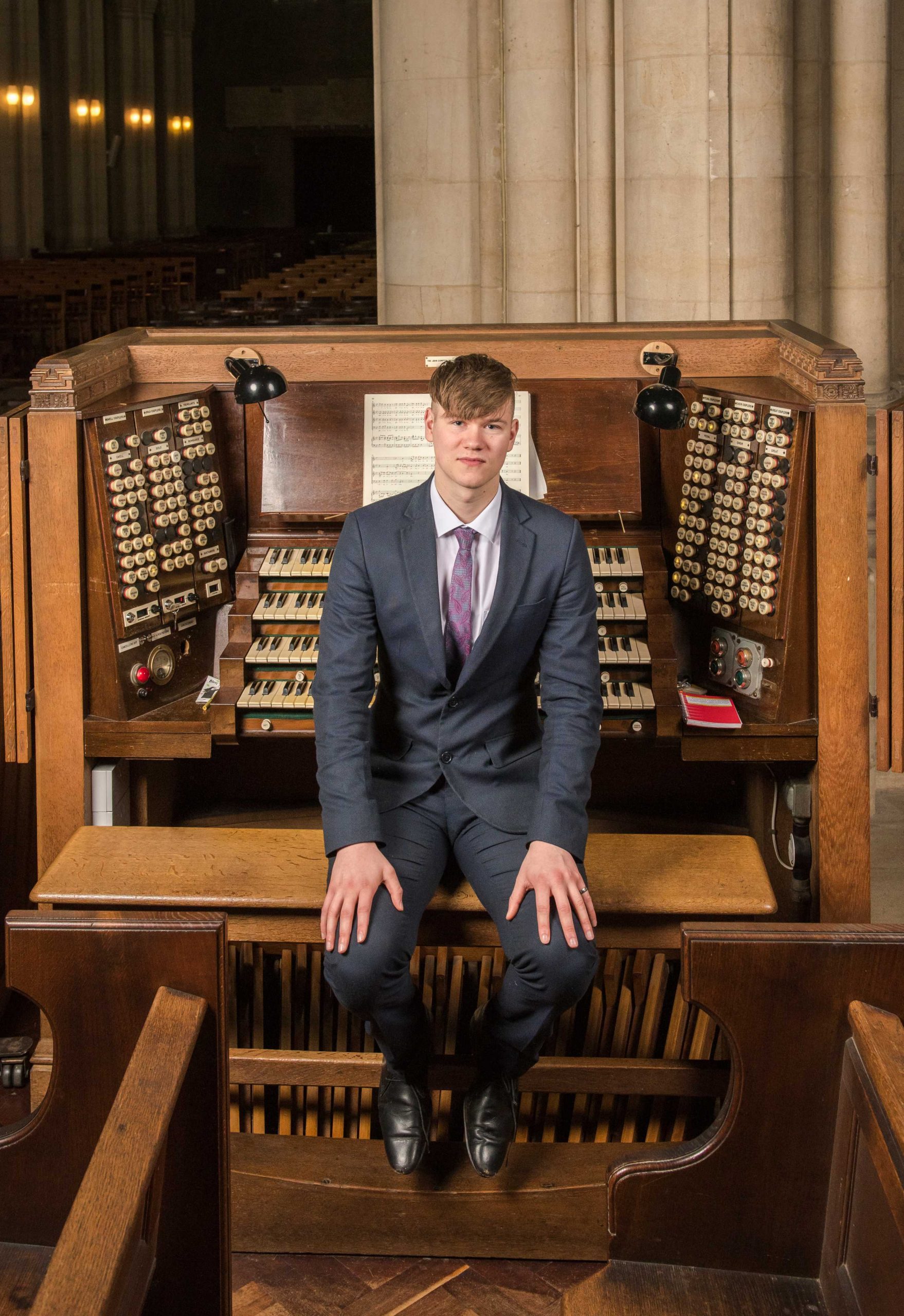 AN EVENING WITH MATT WALTERS aka REDUCTIO – Wells Cathedral – Theatre Plays