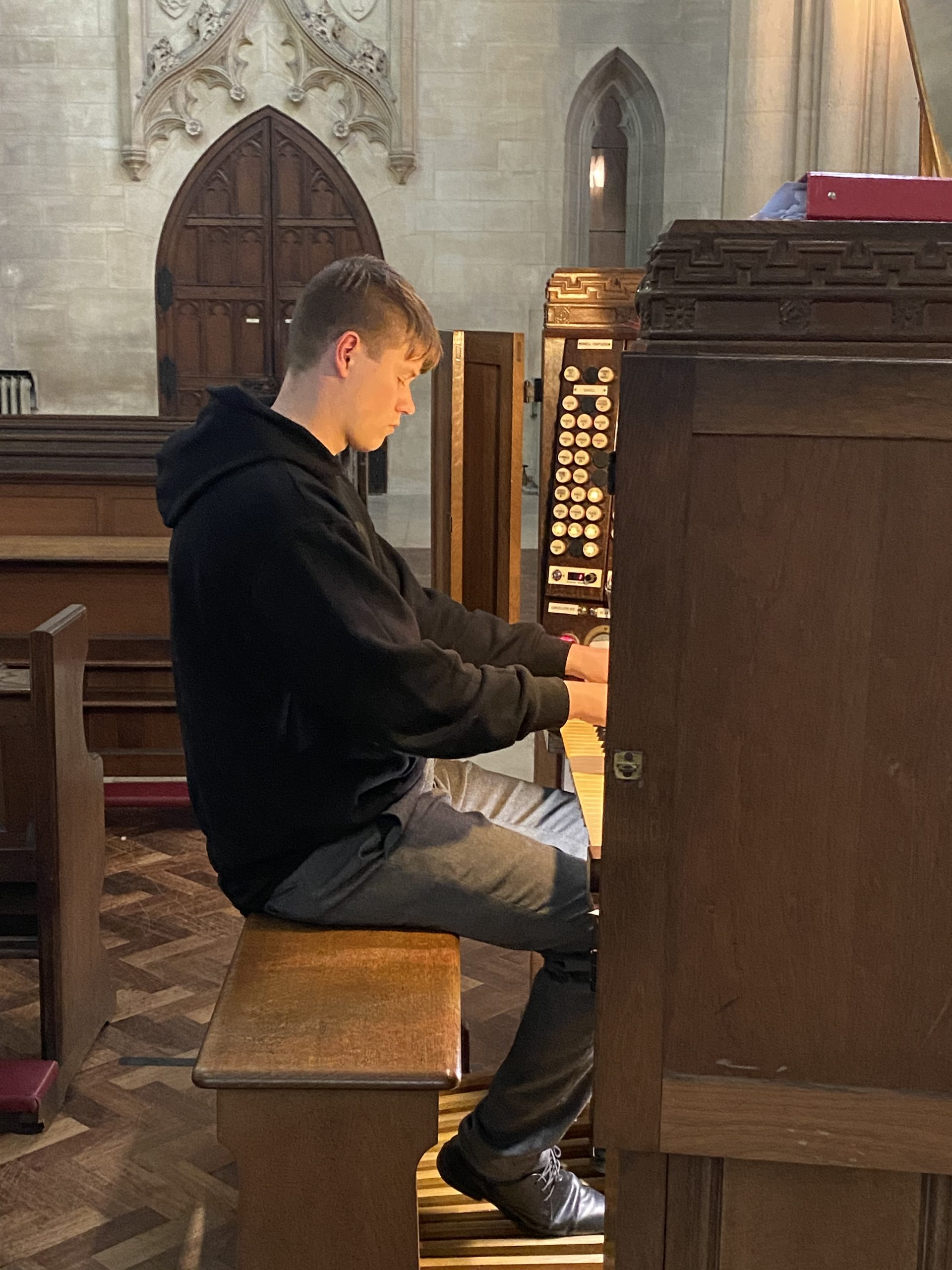 MATT WALTERS IN CONCERT – Downside Abbey – Theatre Plays